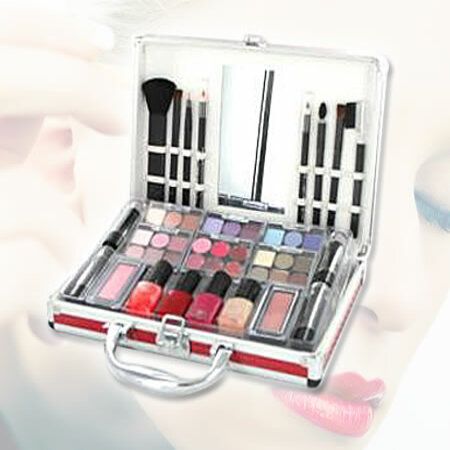 Markwins The Colour Workshop Beauty International 24 Piece Makeup Set ...